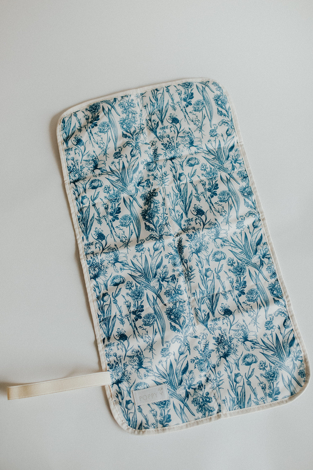 Wipe-clean changing mat (Blue Toile)