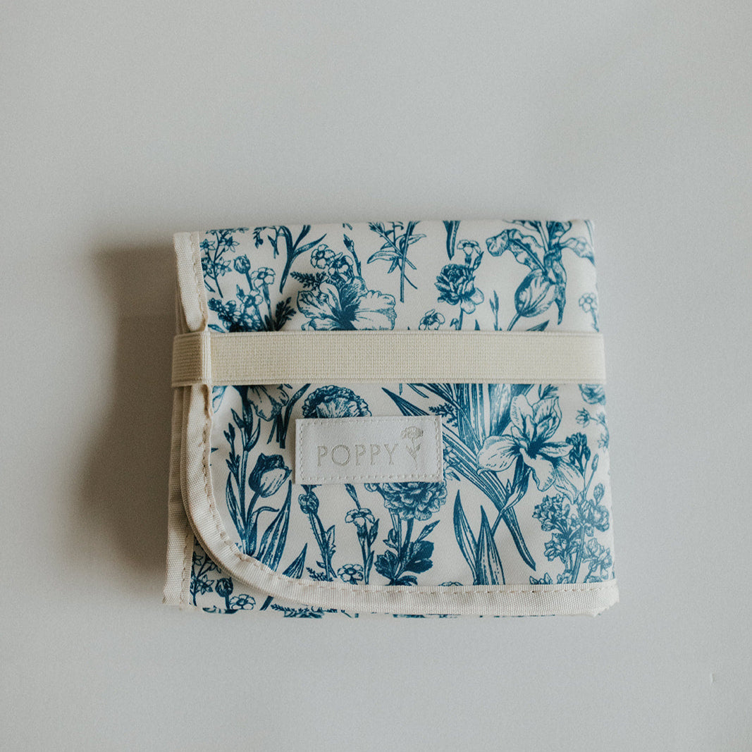 Wipe-clean changing mat (Blue Toile)